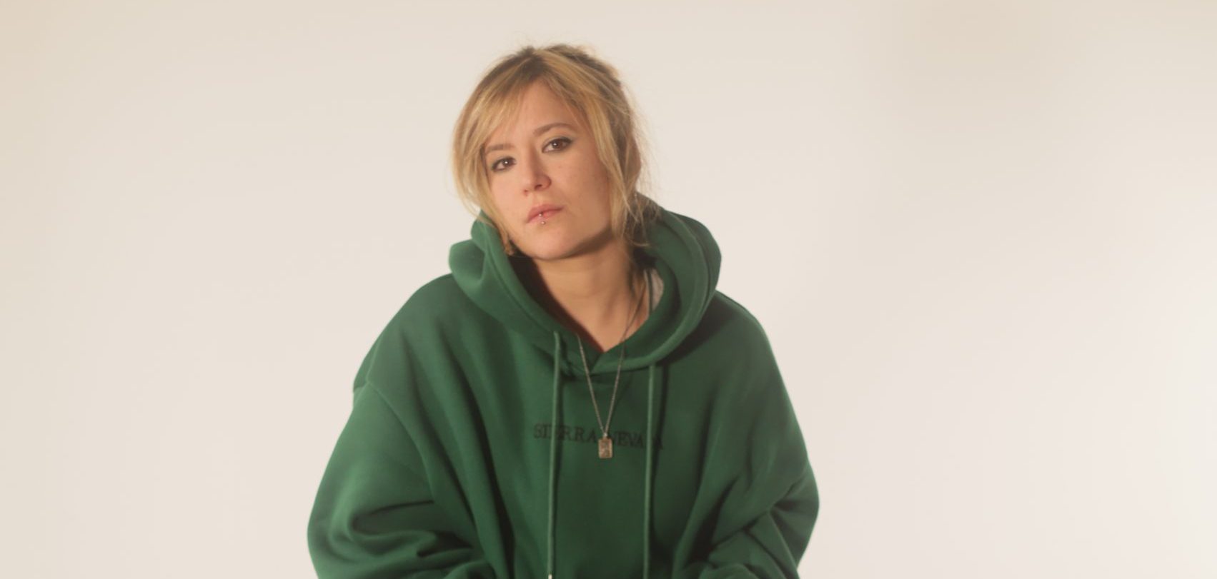 ‘Metamorfosis’ es el esperado álbum debut de la rapera barcelonesa Elane